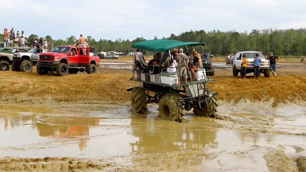 Redneck Mud Bogging Girls
